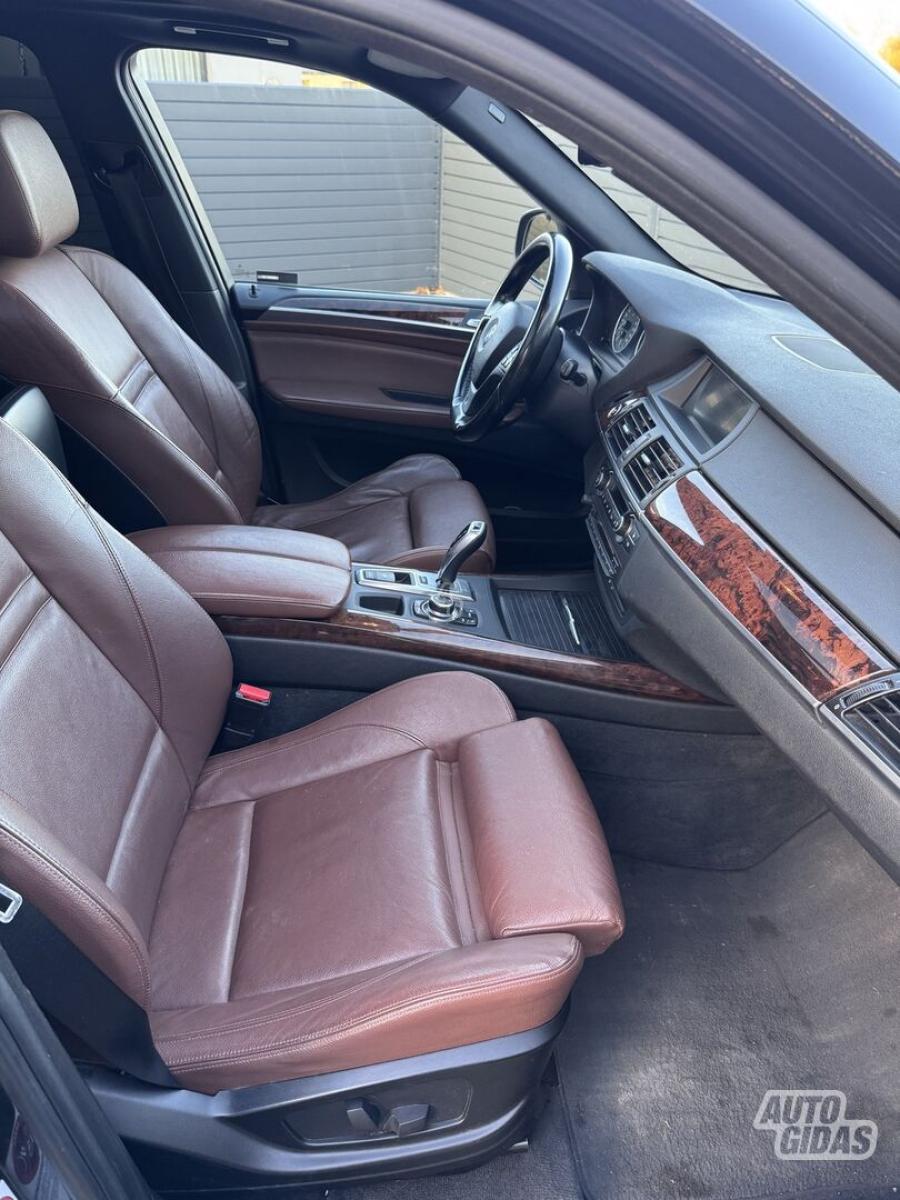 Melns BMW X5 2011 Kauņa, ar dzinēja tilpumu 3.00 L un nobraukumu 403 tūkst. km par 8100 €, foto 3 vietnē AUTOMOTO.COM.LV