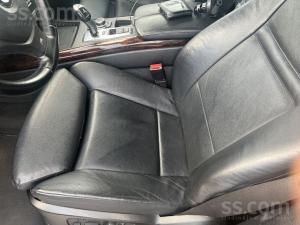 Black BMW X5 2011 in Riga, with an engine capacity of 3.00 L and mileage of 302 thousand km for 10900 €, photo 3 on AUTOMOTO.COM.LV