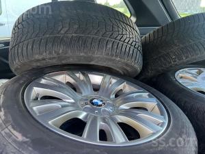 Black BMW X5 2011 in Riga, with an engine capacity of 3.00 L and mileage of 302 thousand km for 10900 €, photo 5 on AUTOMOTO.COM.LV