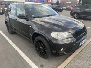 Black BMW X5 2011 in Riga, with an engine capacity of 3.00 L and mileage of 302 thousand km for 10900 €, photo 10 on AUTOMOTO.COM.LV