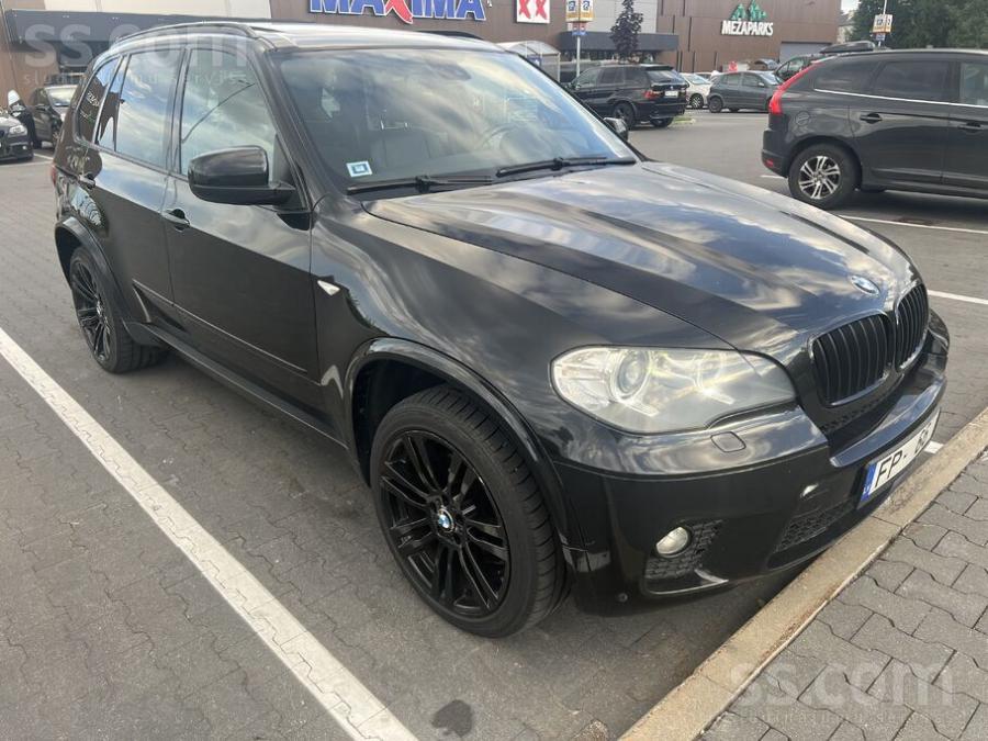 Black BMW X5 2011 in Riga, with an engine capacity of 3.00 L and mileage of 302 thousand km for 10900 €, photo 10 on AUTOMOTO.COM.LV