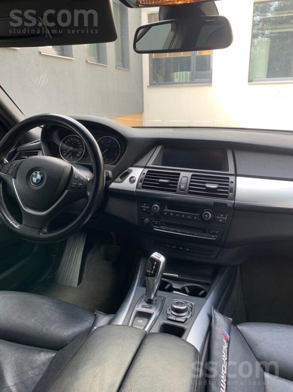 Black BMW X5 2011 in Jurmala, with an engine capacity of 3.00 L and mileage of 255 thousand km for 12750 €, photo 8 on AUTOMOTO.COM.LV