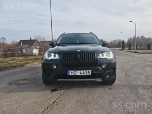 Melns BMW X5 2011 Rēzekne, ar dzinēja tilpumu 3.00 L un nobraukumu 334 tūkst. km par 9850 €, foto  vietnē AUTOMOTO.COM.LV