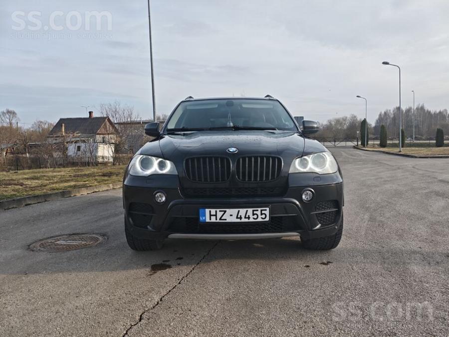 Melns BMW X5 2011 Rēzekne, ar dzinēja tilpumu 3.00 L un nobraukumu 334 tūkst. km par 9850 €, foto 1 vietnē AUTOMOTO.COM.LV