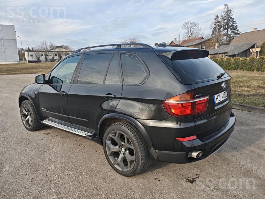 Melns BMW X5 2011 Rēzekne, ar dzinēja tilpumu 3.00 L un nobraukumu 334 tūkst. km par 9850 €, foto 5 vietnē AUTOMOTO.COM.LV