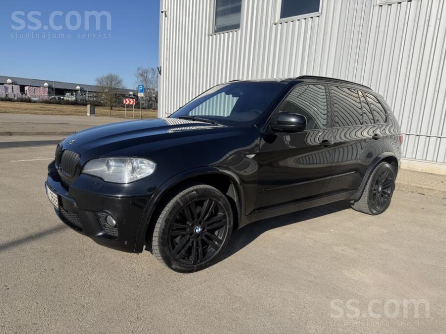 Black BMW X5 2011 in Riga, with an engine capacity of 3.00 L and mileage of 268 thousand km for 12950 €, photo 3 on AUTOMOTO.COM.LV
