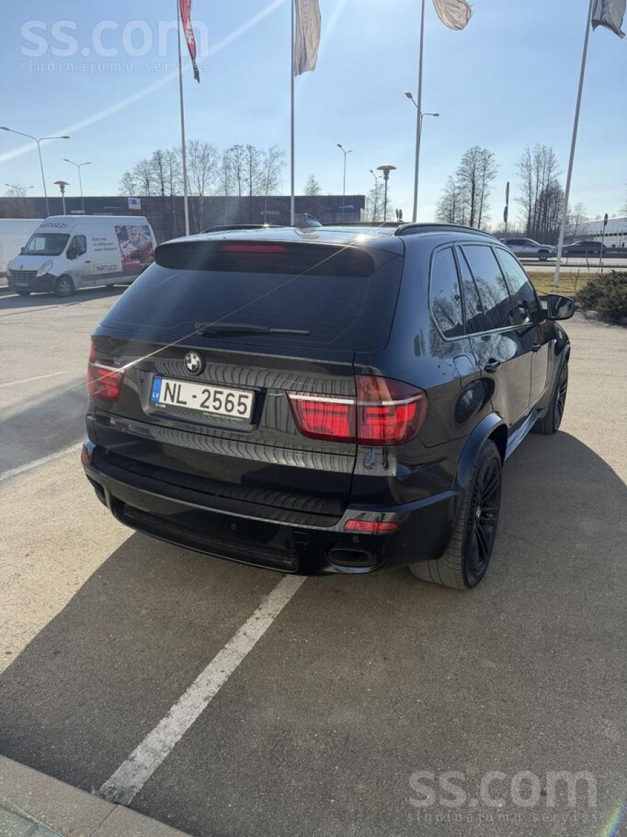 Black BMW X5 2011 in Riga, with an engine capacity of 3.00 L and mileage of 268 thousand km for 12950 €, photo 5 on AUTOMOTO.COM.LV