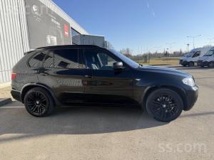 Black BMW X5 2011 in Riga, with an engine capacity of 3.00 L and mileage of 268 thousand km for 12950 €, photo 6 on AUTOMOTO.COM.LV