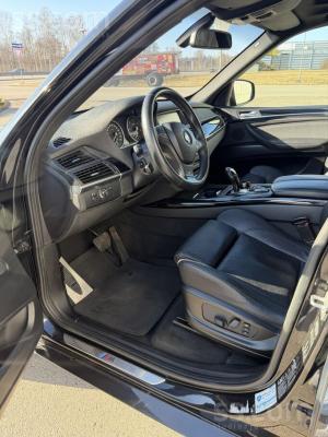 Black BMW X5 2011 in Riga, with an engine capacity of 3.00 L and mileage of 268 thousand km for 12950 €, photo 7 on AUTOMOTO.COM.LV