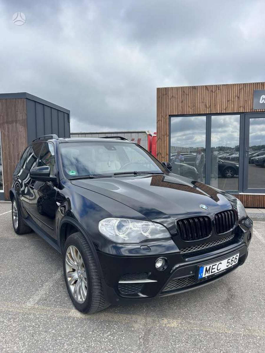 Black BMW X5 2011 in Vilnius, with an engine capacity of 2.99 L and mileage of 350 thousand km for 9300 €, photo 4 on AUTOMOTO.COM.LV
