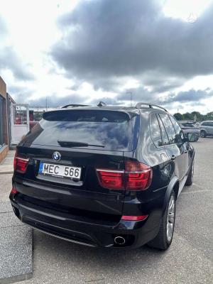 Black BMW X5 2011 in Vilnius, with an engine capacity of 2.99 L and mileage of 350 thousand km for 9300 €, photo 5 on AUTOMOTO.COM.LV