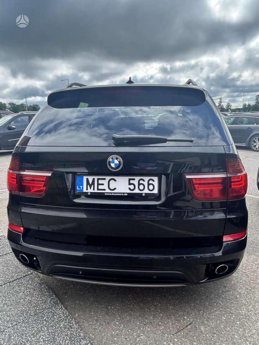Black BMW X5 2011 in Vilnius, with an engine capacity of 2.99 L and mileage of 350 thousand km for 9300 €, photo 6 on AUTOMOTO.COM.LV