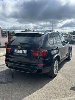 Black BMW X5 2011 in Vilnius, with an engine capacity of 2.99 L and mileage of 350 thousand km for 9300 €, photo 7 on AUTOMOTO.COM.LV