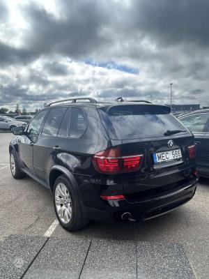Black BMW X5 2011 in Vilnius, with an engine capacity of 2.99 L and mileage of 350 thousand km for 9300 €, photo 8 on AUTOMOTO.COM.LV