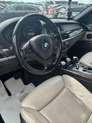 Black BMW X5 2011 in Vilnius, with an engine capacity of 2.99 L and mileage of 350 thousand km for 9300 €, photo 9 on AUTOMOTO.COM.LV
