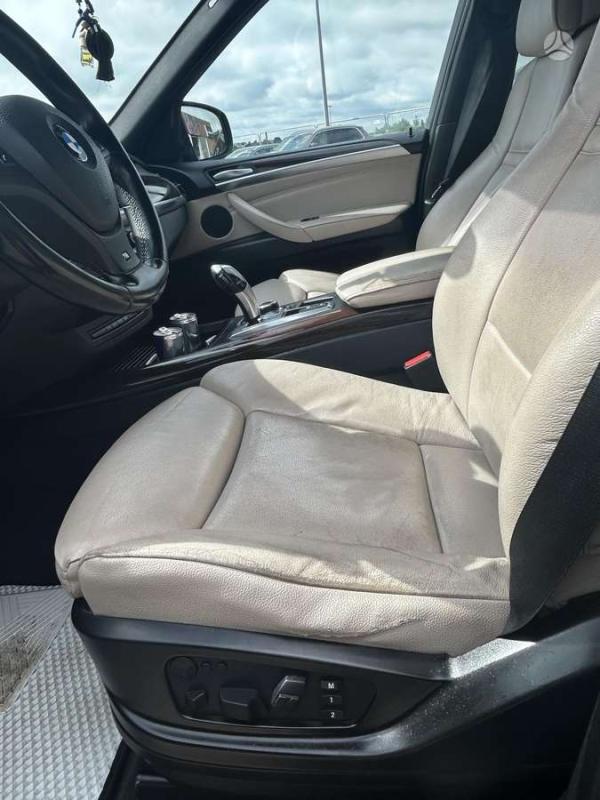 Black BMW X5 2011 in Vilnius, with an engine capacity of 2.99 L and mileage of 350 thousand km for 9300 €, photo 9 on AUTOMOTO.COM.LV
