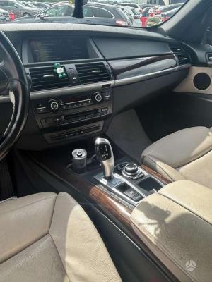 Black BMW X5 2011 in Vilnius, with an engine capacity of 2.99 L and mileage of 350 thousand km for 9300 €, photo 11 on AUTOMOTO.COM.LV