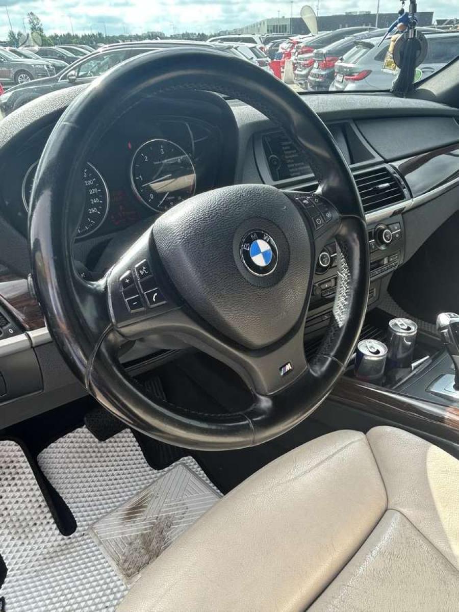 Black BMW X5 2011 in Vilnius, with an engine capacity of 2.99 L and mileage of 350 thousand km for 9300 €, photo 12 on AUTOMOTO.COM.LV