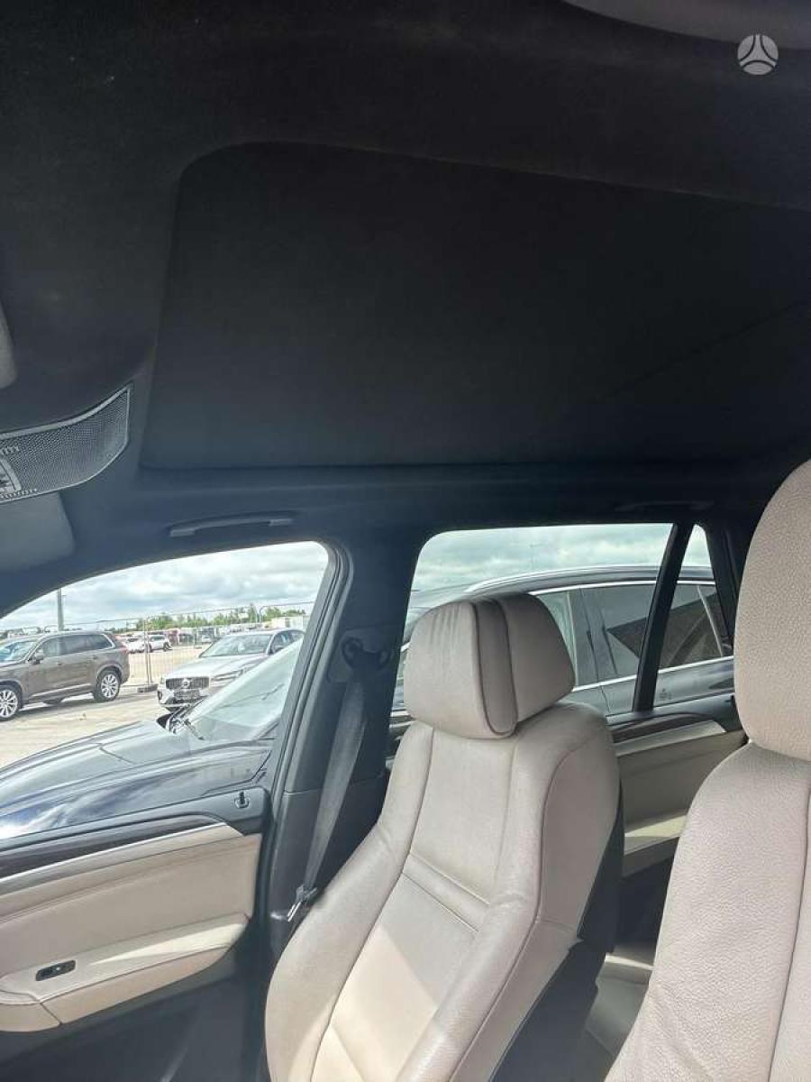 Black BMW X5 2011 in Vilnius, with an engine capacity of 2.99 L and mileage of 350 thousand km for 9300 €, photo 15 on AUTOMOTO.COM.LV