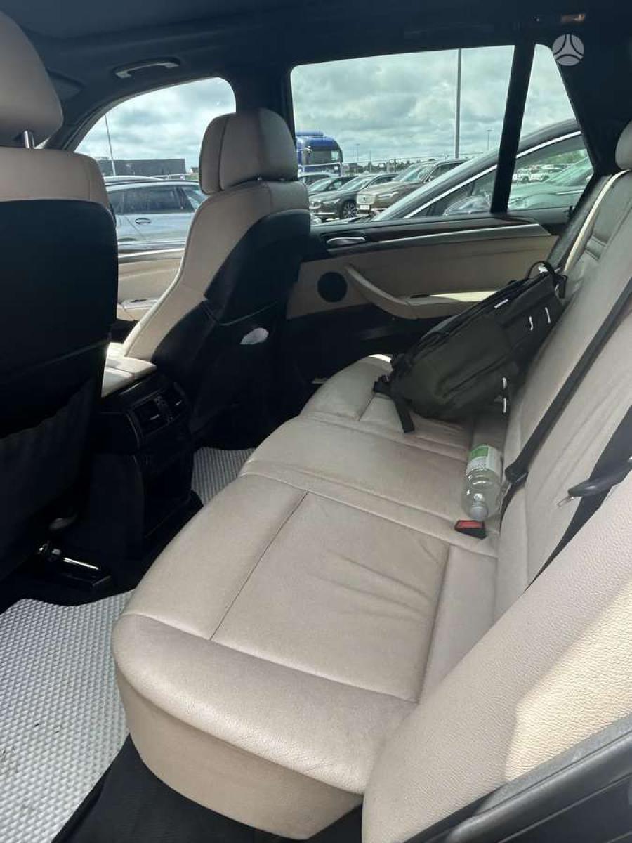 Black BMW X5 2011 in Vilnius, with an engine capacity of 2.99 L and mileage of 350 thousand km for 9300 €, photo 16 on AUTOMOTO.COM.LV