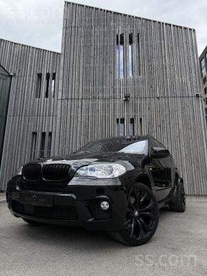 Black BMW X5 2011 in Riga, with an engine capacity of 3.00 L and mileage of 288 thousand km for 15900 €, photo  on AUTOMOTO.COM.LV