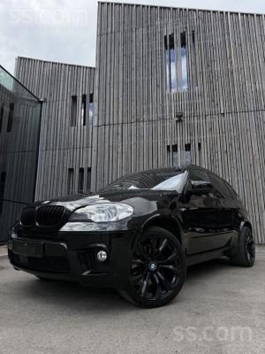 Black BMW X5 2011 in Riga, with an engine capacity of 3.00 L and mileage of 288 thousand km for 15900 €, photo 3 on AUTOMOTO.COM.LV