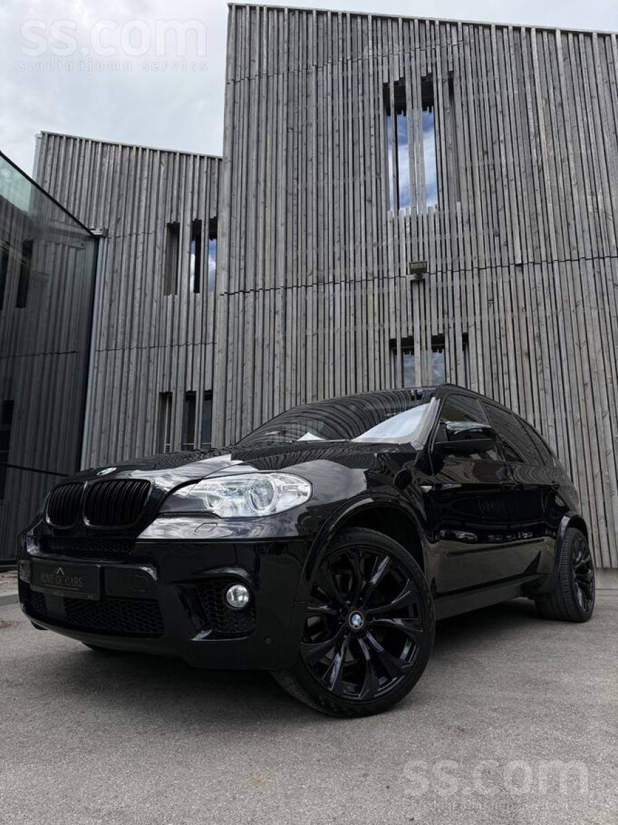 Black BMW X5 2011 in Riga, with an engine capacity of 3.00 L and mileage of 288 thousand km for 15900 €, photo 3 on AUTOMOTO.COM.LV