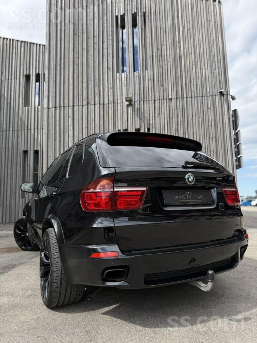 Black BMW X5 2011 in Riga, with an engine capacity of 3.00 L and mileage of 288 thousand km for 15900 €, photo 4 on AUTOMOTO.COM.LV