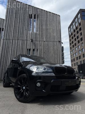 Black BMW X5 2011 in Riga, with an engine capacity of 3.00 L and mileage of 288 thousand km for 15900 €, photo 6 on AUTOMOTO.COM.LV