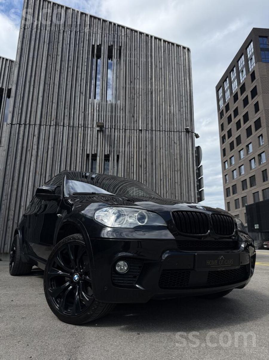 Black BMW X5 2011 in Riga, with an engine capacity of 3.00 L and mileage of 288 thousand km for 15900 €, photo 6 on AUTOMOTO.COM.LV