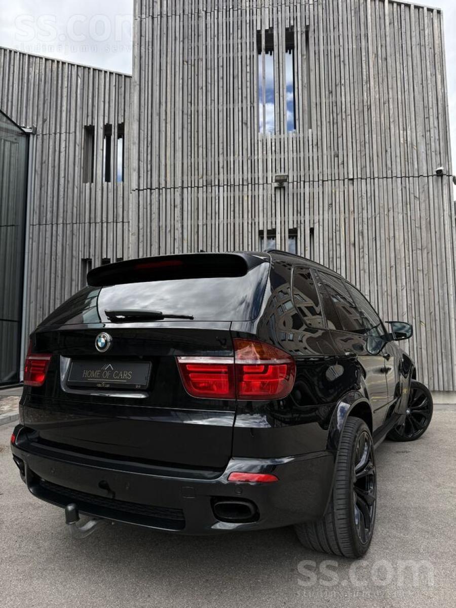 Black BMW X5 2011 in Riga, with an engine capacity of 3.00 L and mileage of 288 thousand km for 15900 €, photo 8 on AUTOMOTO.COM.LV