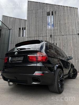Black BMW X5 2011 in Riga, with an engine capacity of 3.00 L and mileage of 288 thousand km for 15900 €, photo 9 on AUTOMOTO.COM.LV