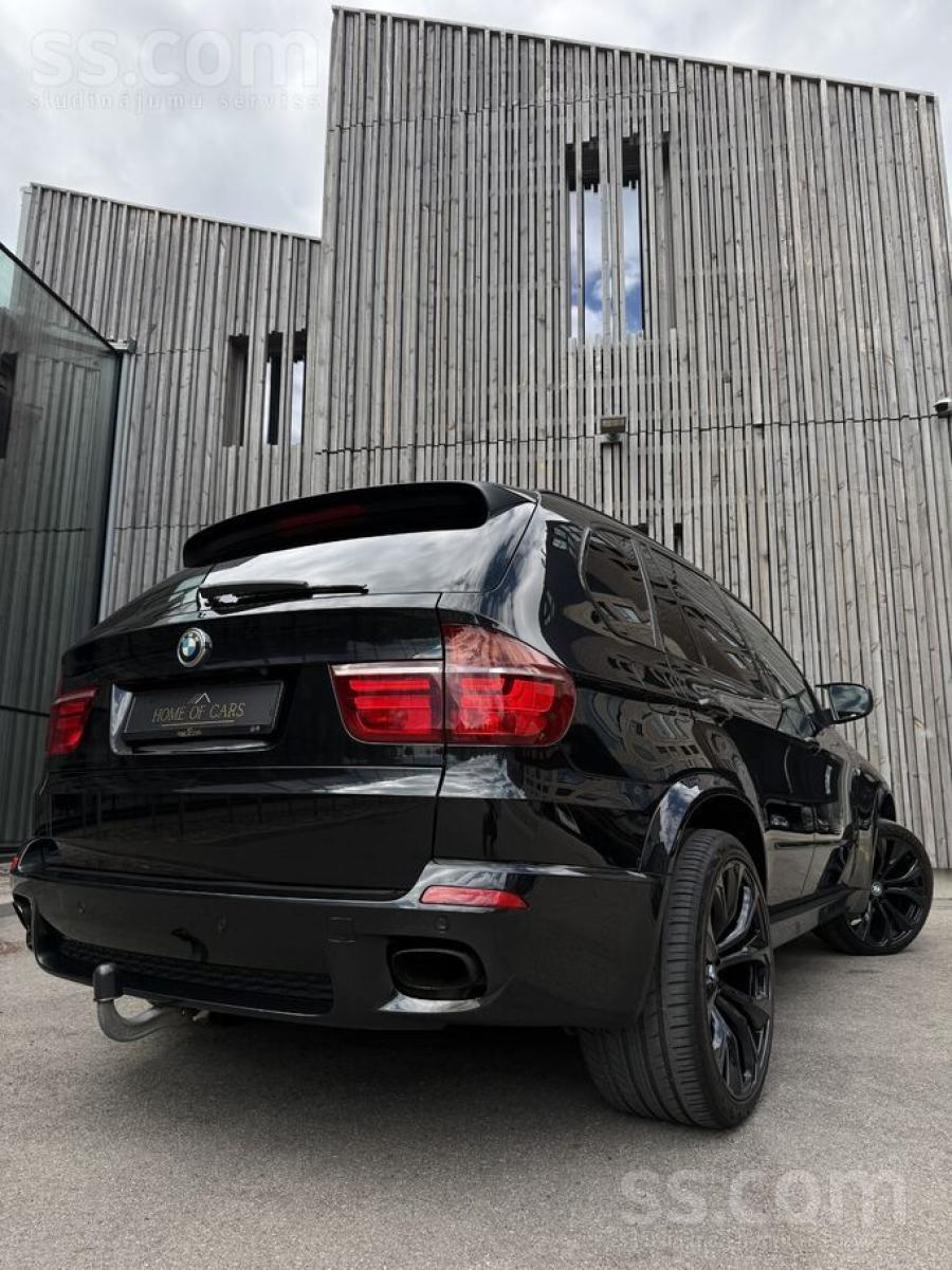 Black BMW X5 2011 in Riga, with an engine capacity of 3.00 L and mileage of 288 thousand km for 15900 €, photo 9 on AUTOMOTO.COM.LV
