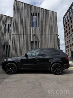 Black BMW X5 2011 in Riga, with an engine capacity of 3.00 L and mileage of 288 thousand km for 15900 €, photo 11 on AUTOMOTO.COM.LV