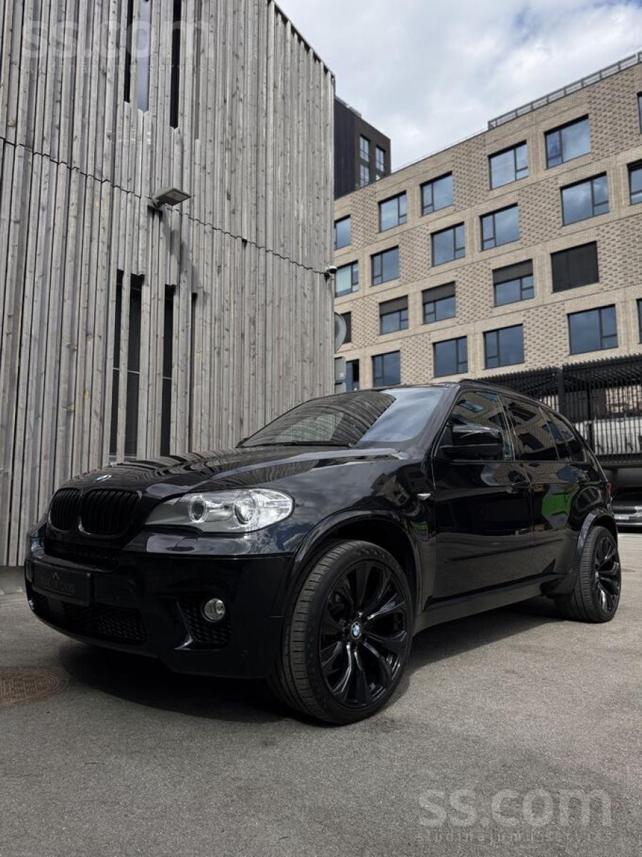 Black BMW X5 2011 in Riga, with an engine capacity of 3.00 L and mileage of 288 thousand km for 15900 €, photo 12 on AUTOMOTO.COM.LV