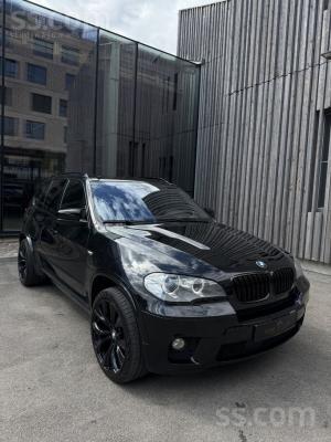 Black BMW X5 2011 in Riga, with an engine capacity of 3.00 L and mileage of 288 thousand km for 15900 €, photo 13 on AUTOMOTO.COM.LV