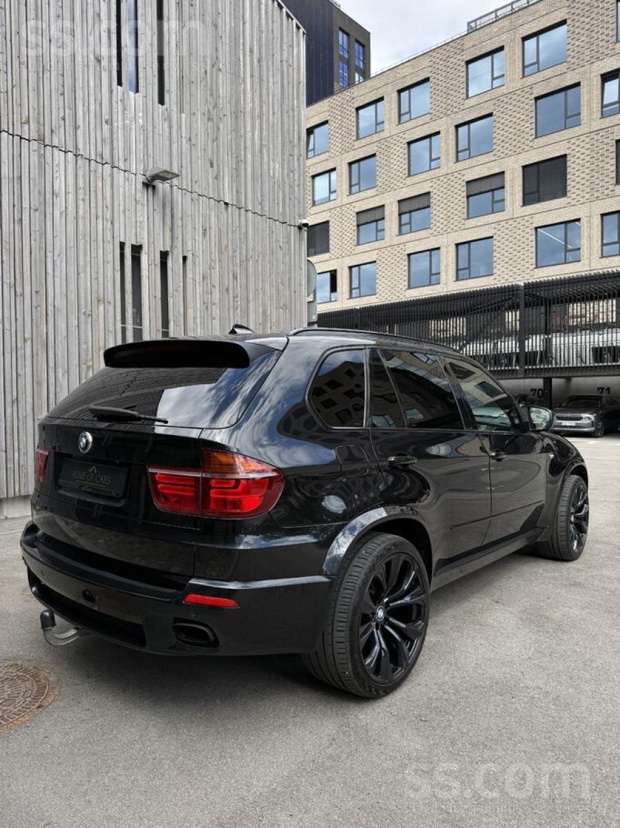 Black BMW X5 2011 in Riga, with an engine capacity of 3.00 L and mileage of 288 thousand km for 15900 €, photo 14 on AUTOMOTO.COM.LV