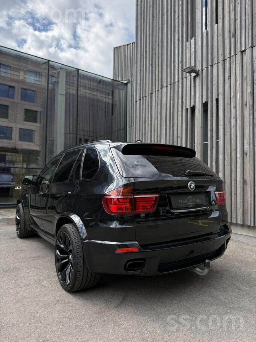 Black BMW X5 2011 in Riga, with an engine capacity of 3.00 L and mileage of 288 thousand km for 15900 €, photo 15 on AUTOMOTO.COM.LV