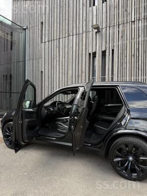 Black BMW X5 2011 in Riga, with an engine capacity of 3.00 L and mileage of 288 thousand km for 15900 €, photo 16 on AUTOMOTO.COM.LV