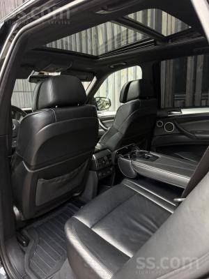 Black BMW X5 2011 in Riga, with an engine capacity of 3.00 L and mileage of 288 thousand km for 15900 €, photo 17 on AUTOMOTO.COM.LV