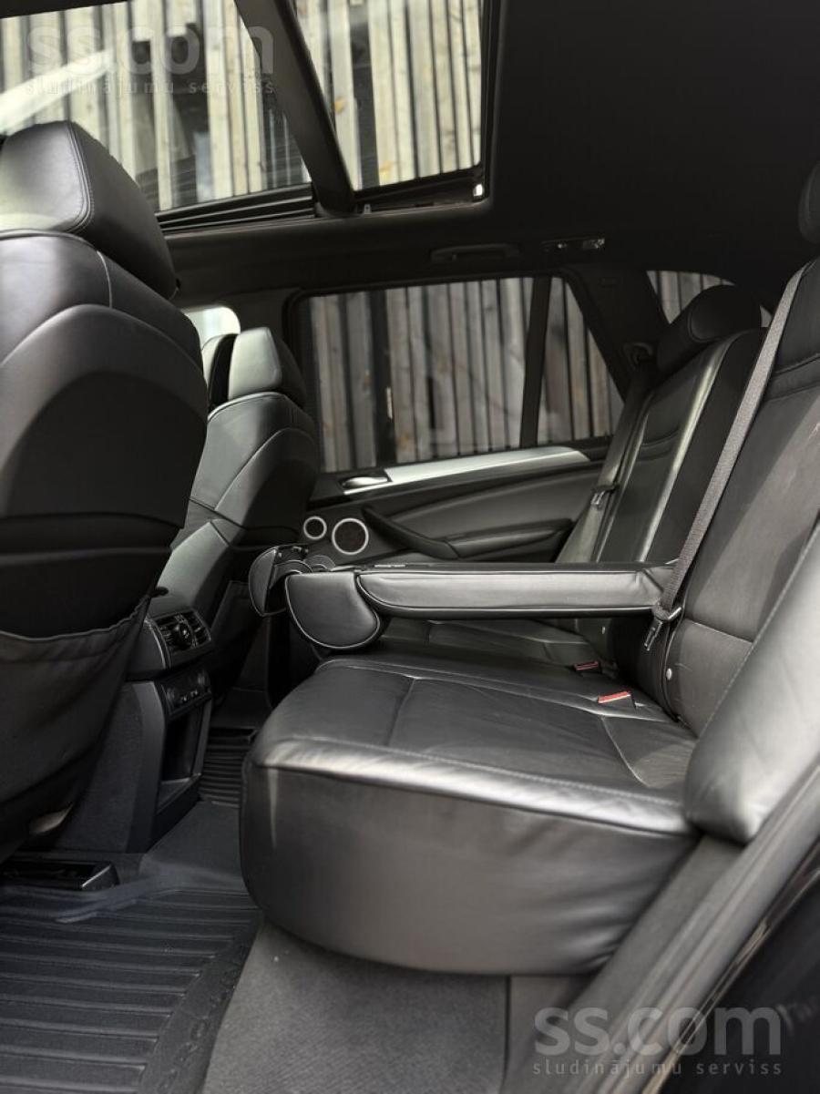Black BMW X5 2011 in Riga, with an engine capacity of 3.00 L and mileage of 288 thousand km for 15900 €, photo 18 on AUTOMOTO.COM.LV