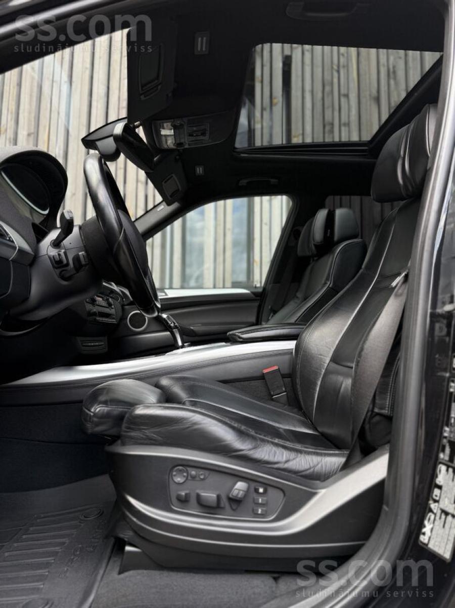 Black BMW X5 2011 in Riga, with an engine capacity of 3.00 L and mileage of 288 thousand km for 15900 €, photo 19 on AUTOMOTO.COM.LV