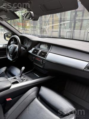Black BMW X5 2011 in Riga, with an engine capacity of 3.00 L and mileage of 288 thousand km for 15900 €, photo 21 on AUTOMOTO.COM.LV