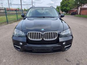 Black BMW X5 2011 in Siauliai, with an engine capacity of 3.00 L and mileage of 352 thousand km for 9500 €, photo 3 on AUTOMOTO.COM.LV