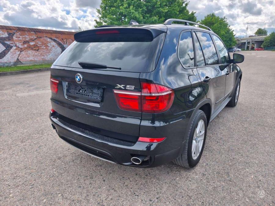 Black BMW X5 2011 in Siauliai, with an engine capacity of 3.00 L and mileage of 352 thousand km for 9500 €, photo 5 on AUTOMOTO.COM.LV