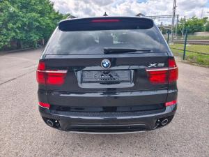 Black BMW X5 2011 in Siauliai, with an engine capacity of 3.00 L and mileage of 352 thousand km for 9500 €, photo 6 on AUTOMOTO.COM.LV