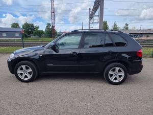 Black BMW X5 2011 in Siauliai, with an engine capacity of 3.00 L and mileage of 352 thousand km for 9500 €, photo 9 on AUTOMOTO.COM.LV