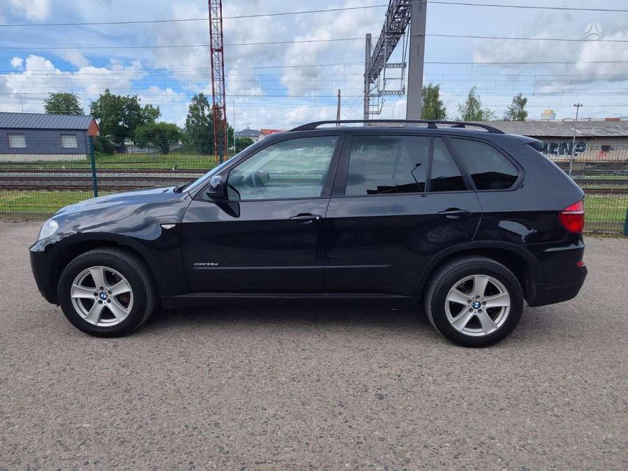 Black BMW X5 2011 in Siauliai, with an engine capacity of 3.00 L and mileage of 352 thousand km for 9500 €, photo 9 on AUTOMOTO.COM.LV
