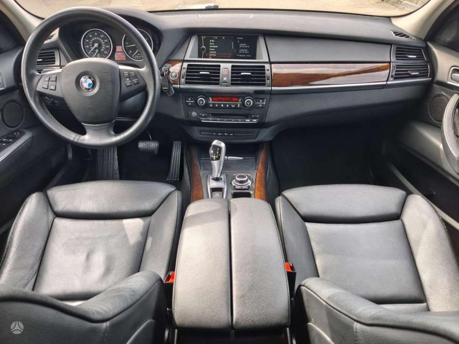 Black BMW X5 2011 in Siauliai, with an engine capacity of 3.00 L and mileage of 352 thousand km for 9500 €, photo 10 on AUTOMOTO.COM.LV