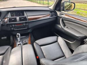 Black BMW X5 2011 in Siauliai, with an engine capacity of 3.00 L and mileage of 352 thousand km for 9500 €, photo 12 on AUTOMOTO.COM.LV